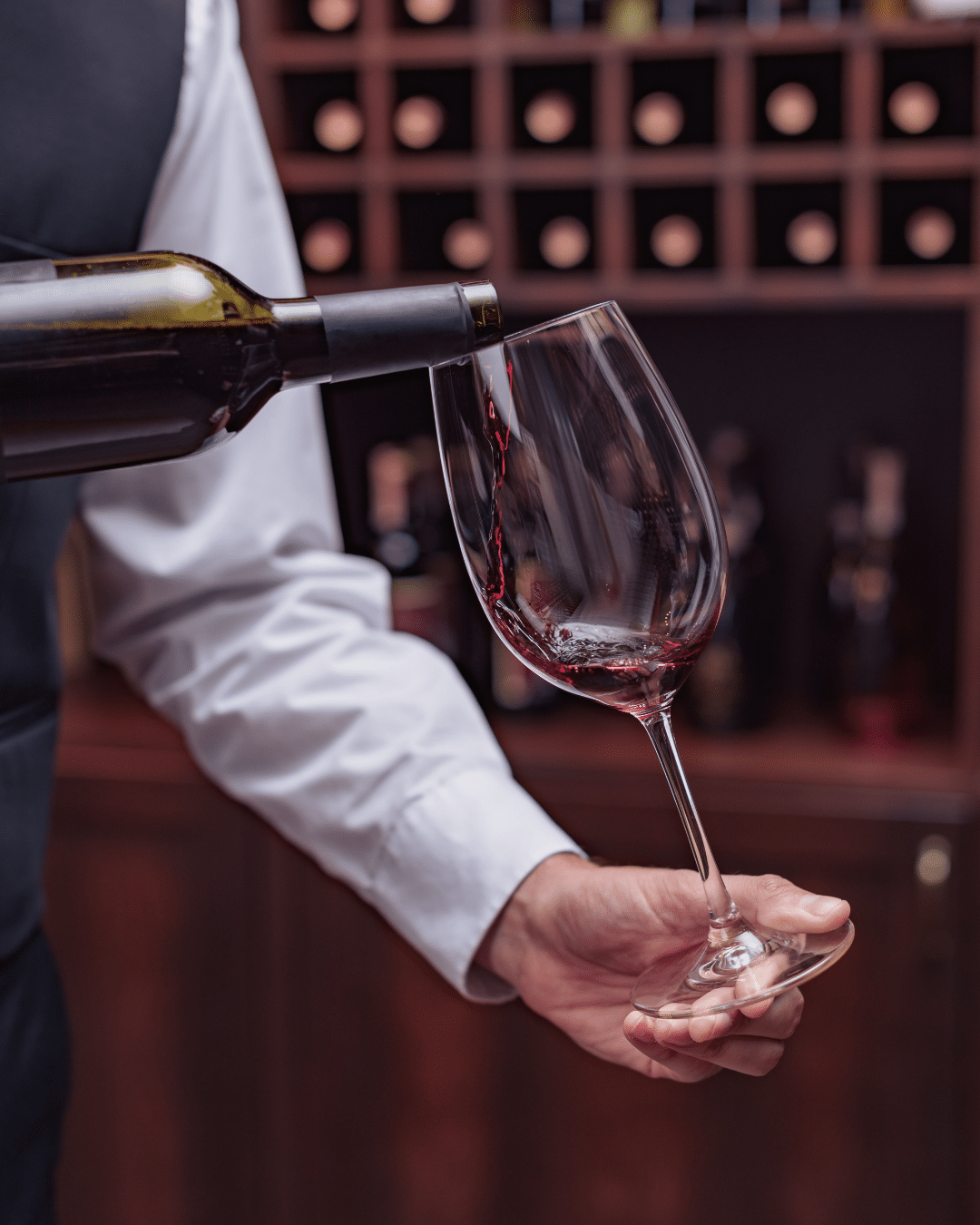 Decantazione del vino: cos'è, a cosa serve e quando deve essere fatta ...
